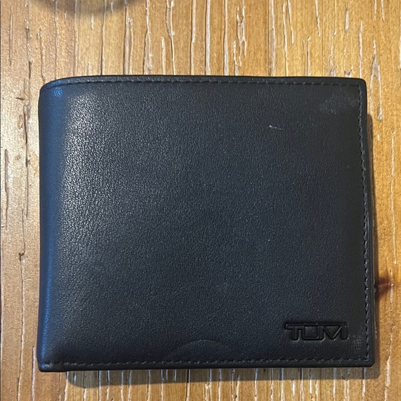 Tumi | Accessories | Tumi Center Flip Id Passcase Wallet No Box New ...